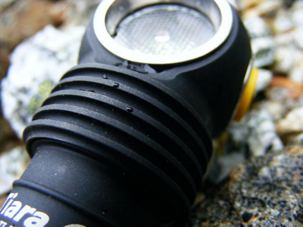 Review đèn pin Armytek Tiara C1 - 980 Lumens, sạc nam châm - Chuyên ...