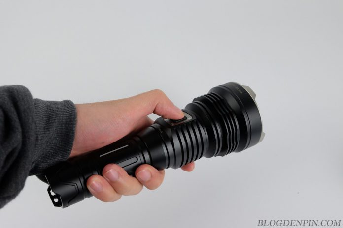 Review đèn pin Wuben T102 Pro - 3500 Lumens, chiếu xa 500 mét