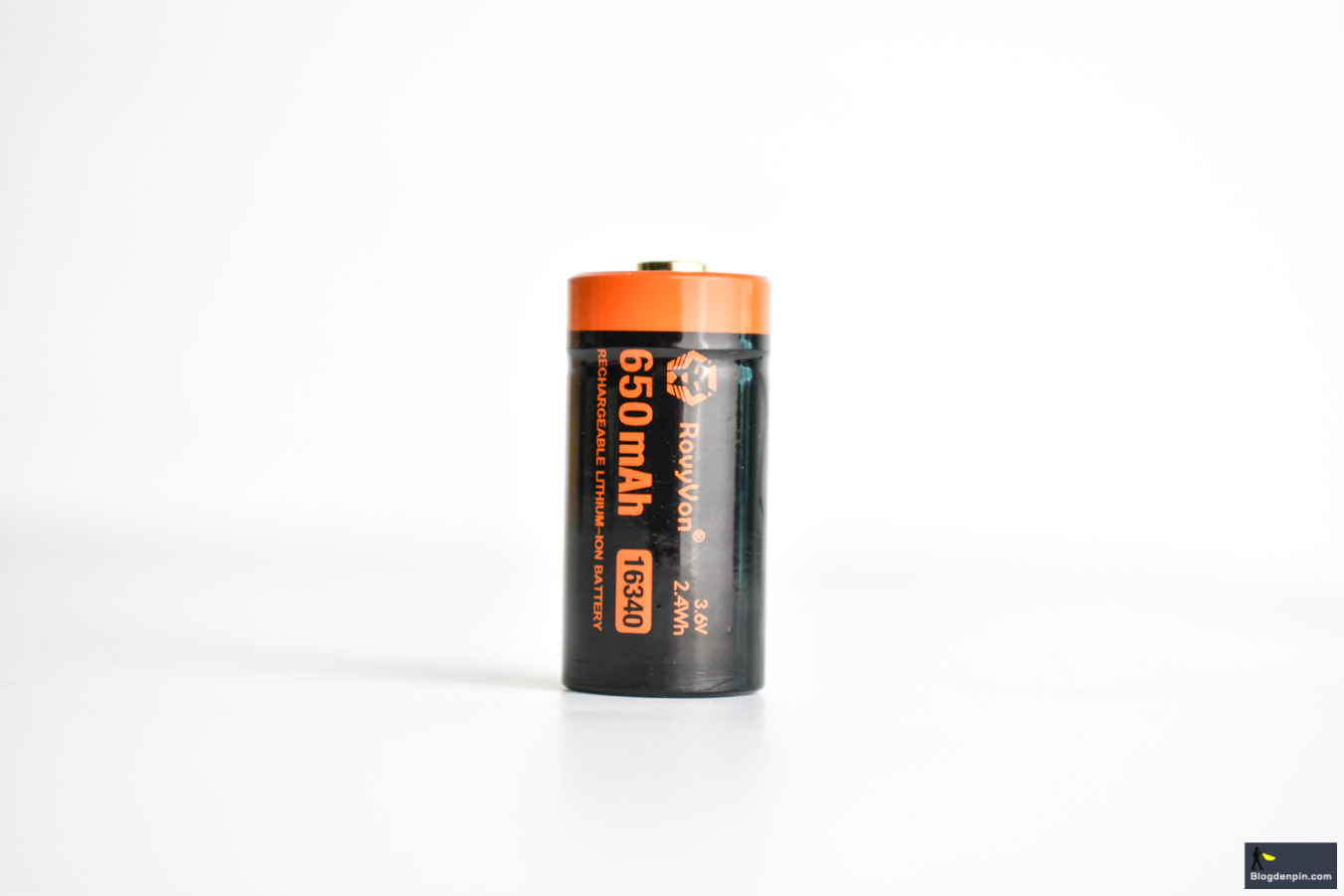 Review đèn pin Rovyvon S3: thiết kế độc đáo, sáng 1800 Lumens