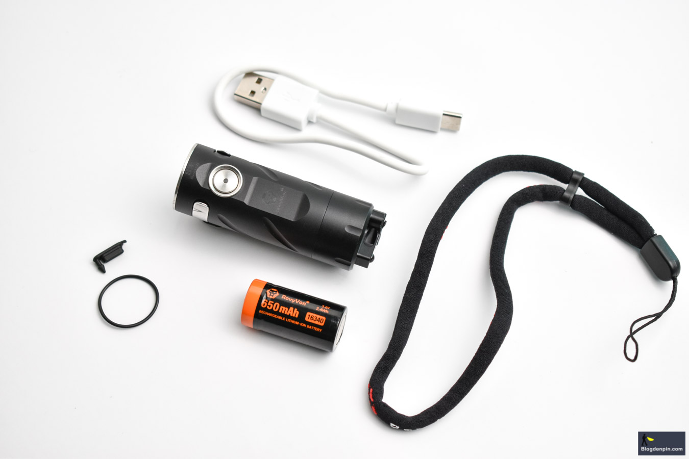 Review đèn pin Rovyvon S3: thiết kế độc đáo, sáng 1800 Lumens