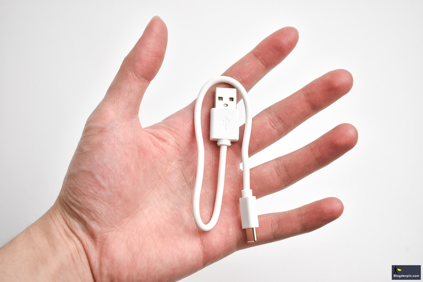 Review đèn pin Rovyvon S3: thiết kế độc đáo, sáng 1800 Lumens