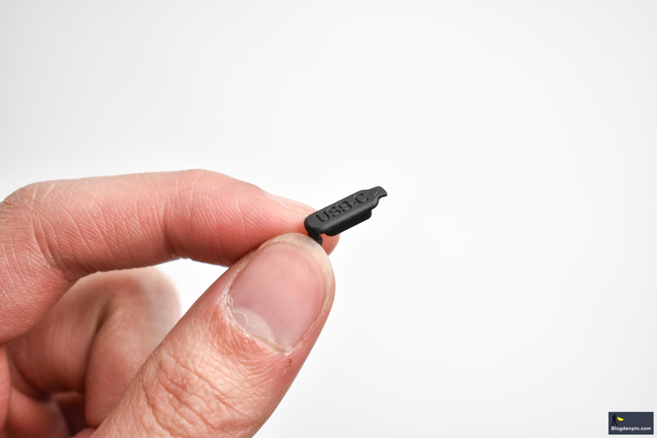 Review đèn pin Rovyvon S3: thiết kế độc đáo, sáng 1800 Lumens