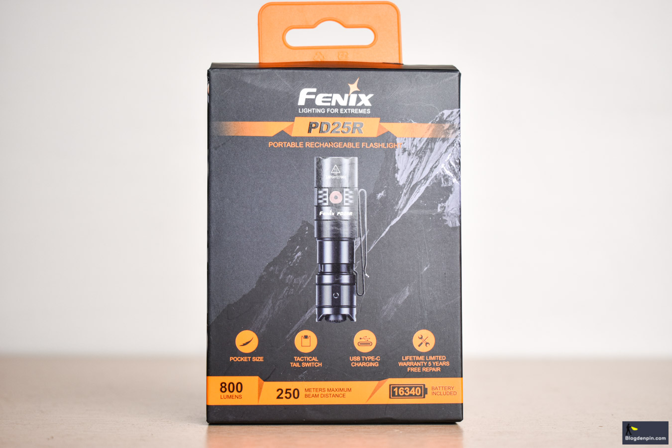 Review Fenix PD25R: đèn pin EDC "chất"!
