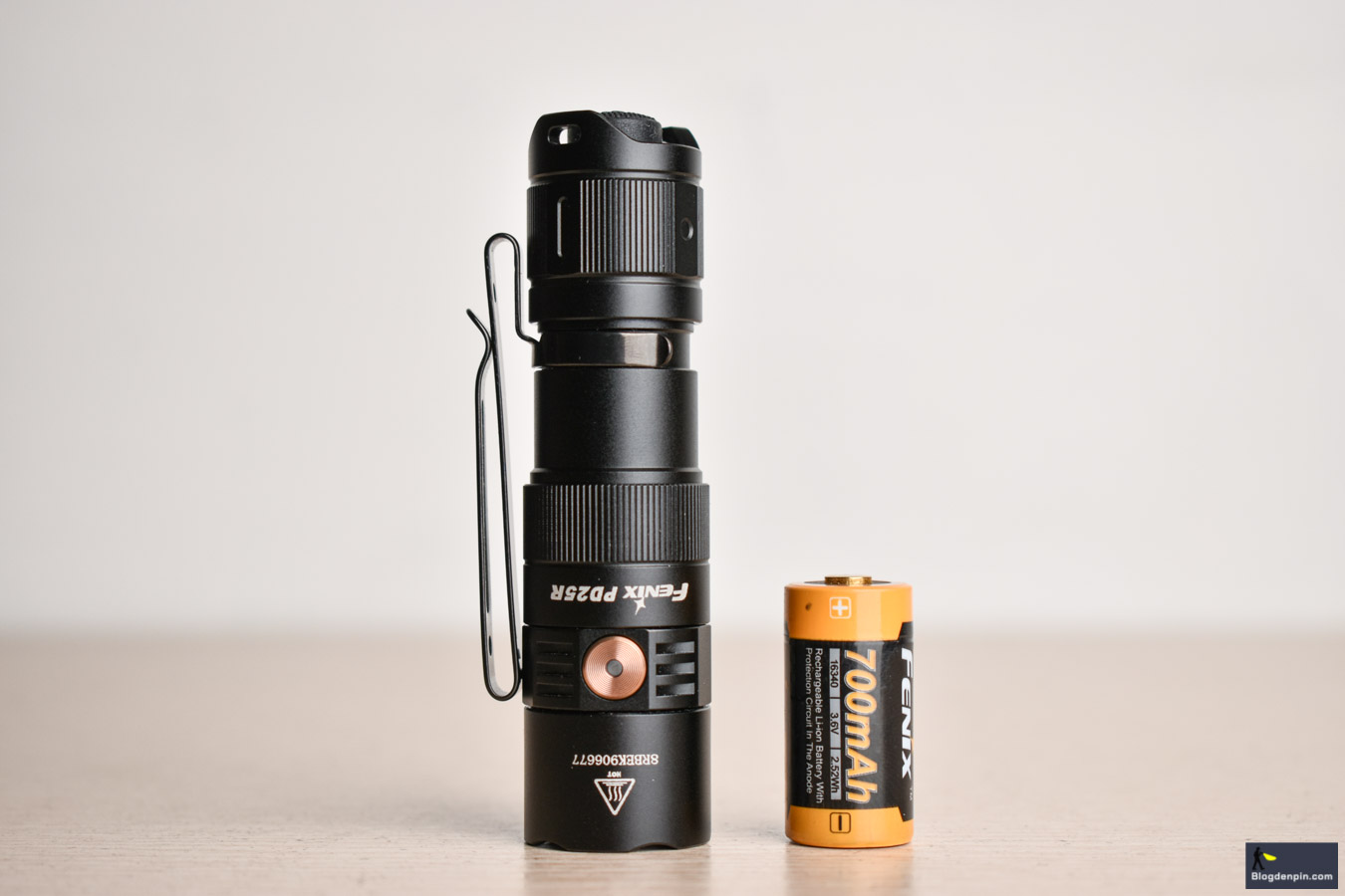 Review Fenix PD25R: đèn pin EDC "chất"!