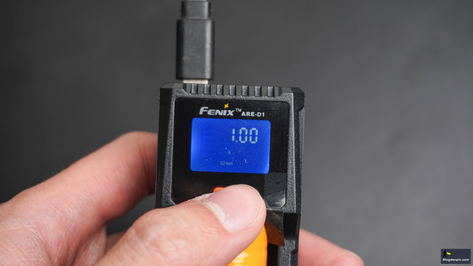 Sạc pin đa năng Fenix-20 - Chuyên trang EDC